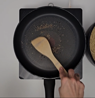 Cacio e Pepe Recipe | Step-by-Step Guide & Video Instructions - Gastronomyc